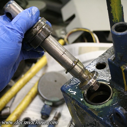Help me design a hydraulic piston